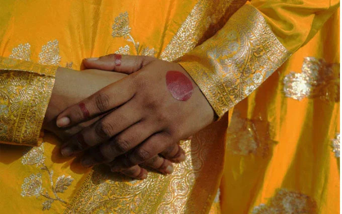Saree Gifting Guide: Perfect Picks for Festive Seasons | Huts and Looms